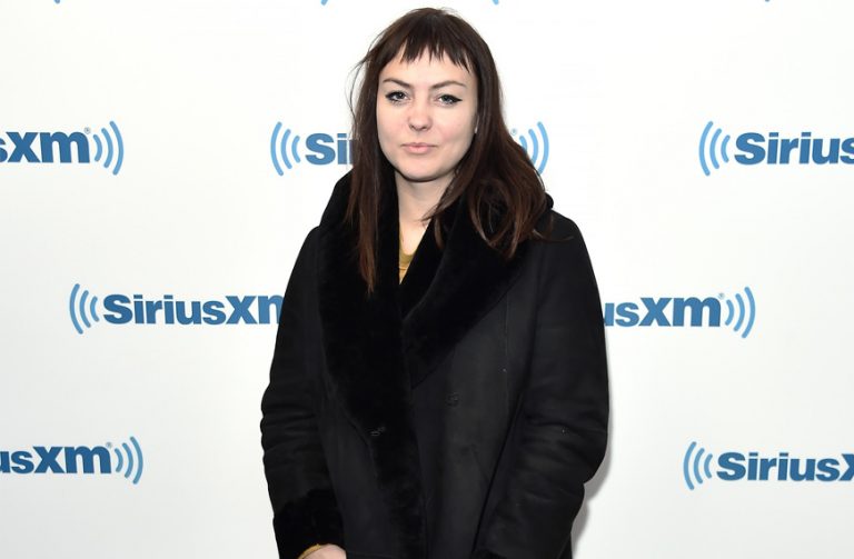 Indie Artist Angel Olsen Plays Live in a SiriusXMU Session.